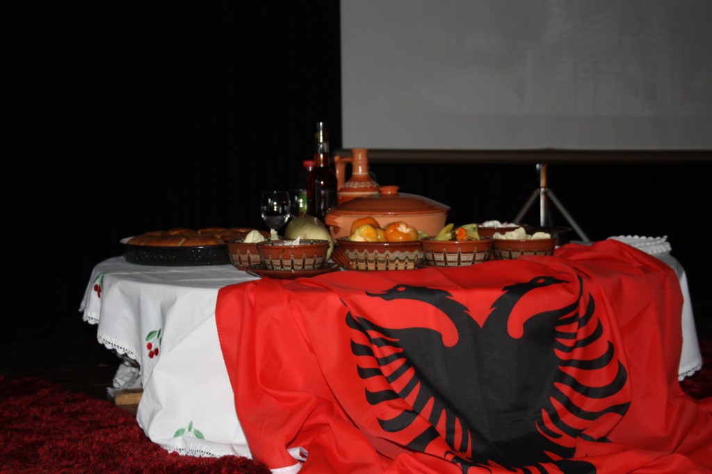 Sofra për gra e vajza shqiptare - Albinfo